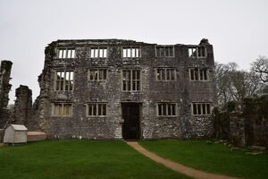 The 10 Most Haunted Places in the UK - halloweenuk.com